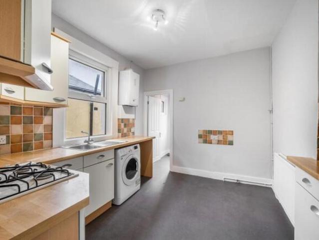 2 bedroom flat for rent in Cowper Road, London, SW19