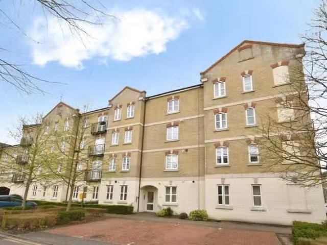 2 bedroom flat for rent in Coxhill Way, Aylesbury, Buckinghams.