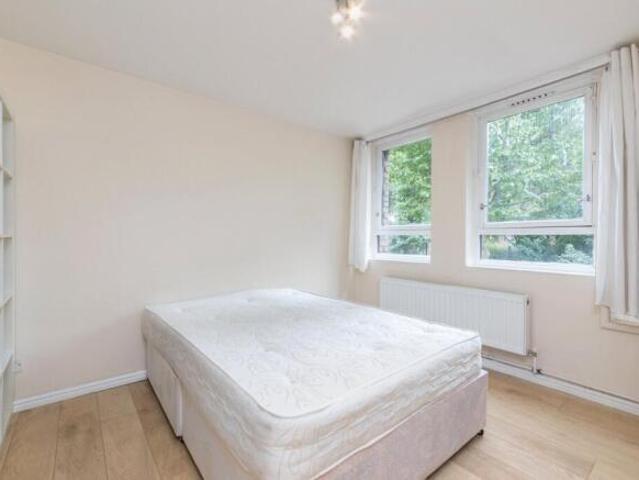 2 bedroom flat for rent in Cloysters Green, St. Katharine Docks, E1W