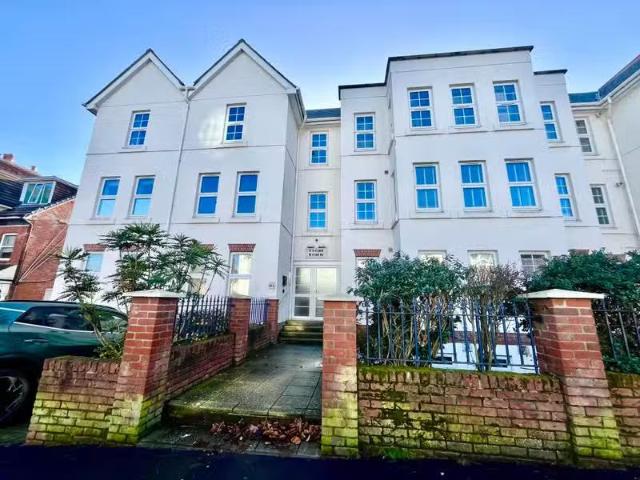 2 bedroom flat for rent in Close To Weymouth Beach, DT4