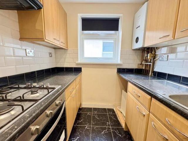 2 bedroom flat for rent in Claude Road, E10