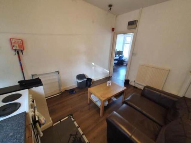 2 bedroom flat for rent in Claude Road, Roath, Cardiff, CF24