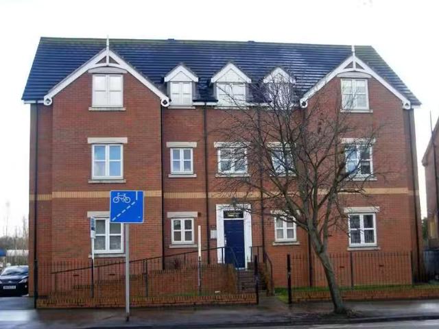 2 bedroom flat for rent in Claverdon House, Emscote Road, Warw.