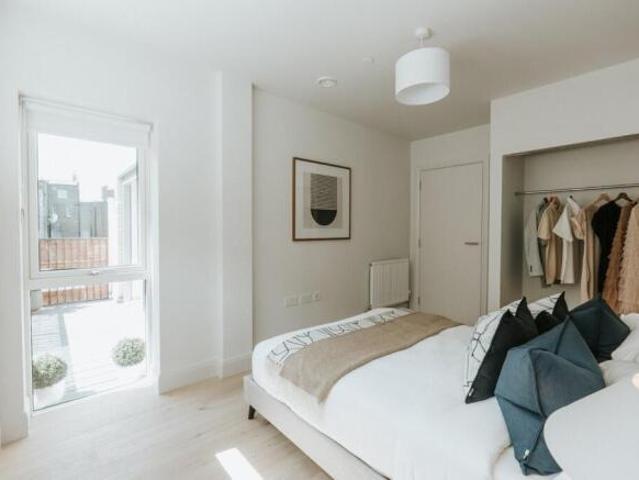 2 bedroom flat for rent in Clapham High Street, Clapham North, SW4