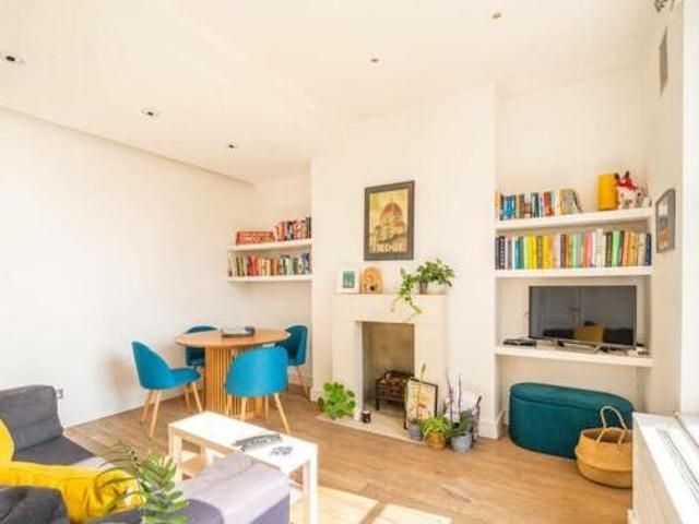 2 Bedroom Flat For Rent In Clapham Park, London