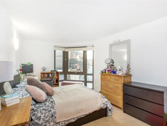 2 bedroom flat for rent in Clapham Road, Stockwell, London, SW9