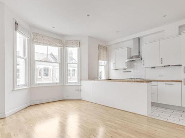 2 Bedroom Flat For Rent In Clapham Town