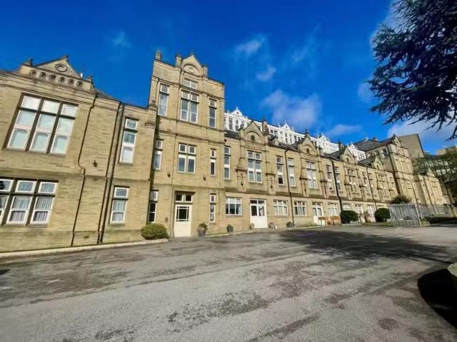 2 bedroom flat for rent in Clare Hall Apartments, Halifax, HX1