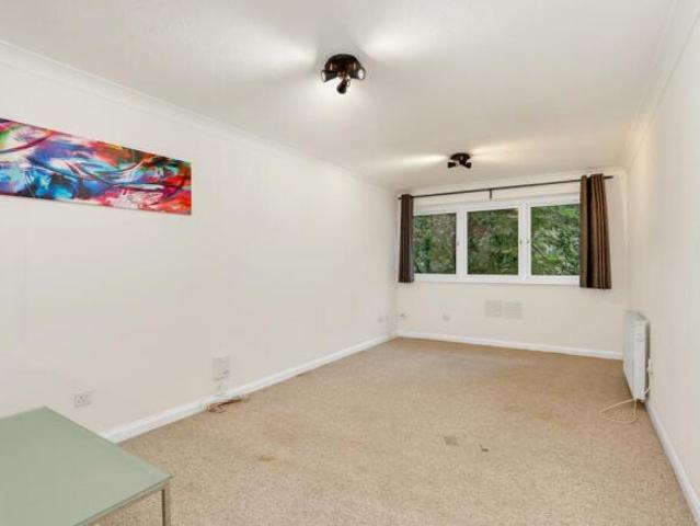 2 bedroom flat for rent in Clare House, Uxbridge Road, Hanwell, W7