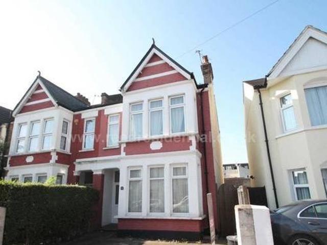 2 bedroom flat for rent in Claremont Road Westcliff On Sea SS0