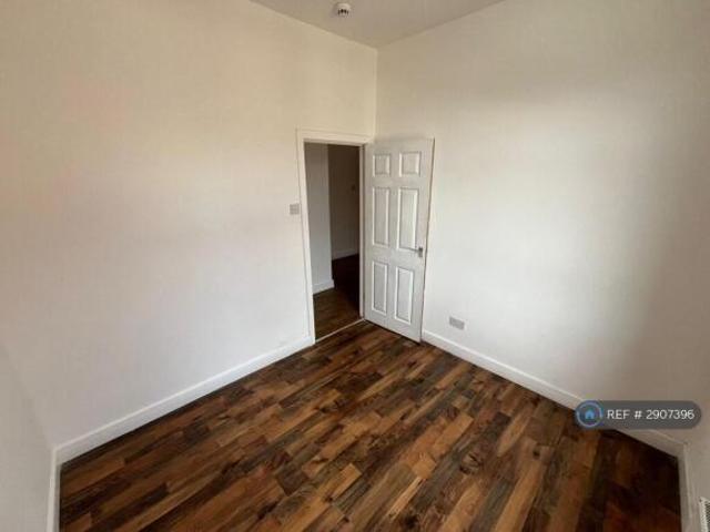 2 bedroom flat for rent in Claremont Road, Seaforth, Liverpool, L21