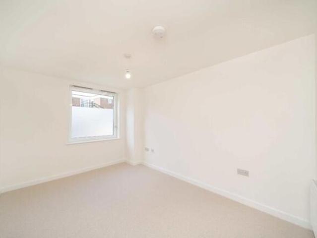 2 bedroom flat for rent in Clarence Avenue, Clapham South, SW4