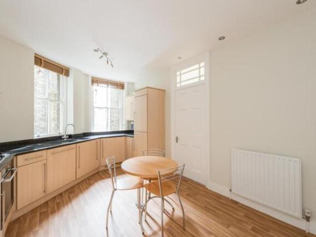 2 bedroom flat for rent in Clarence Gate Gardens, Glentworth Street, London, NW1