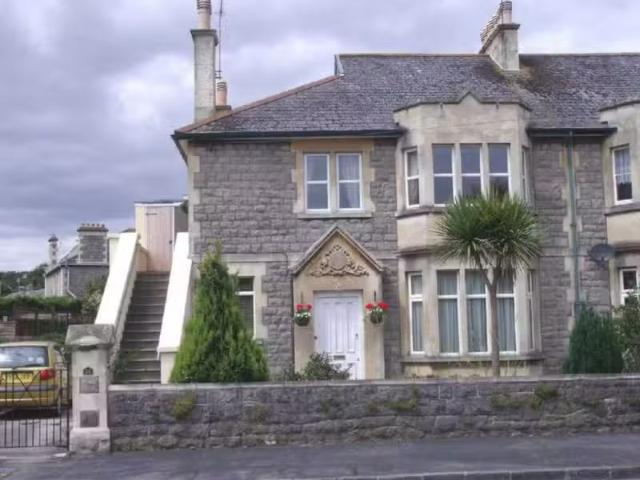 2 bedroom flat for rent in Clarence Grove Road, Southward, BS23