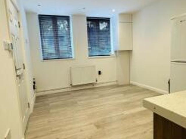 2 bedroom flat for rent in Clarence Road, London, E5