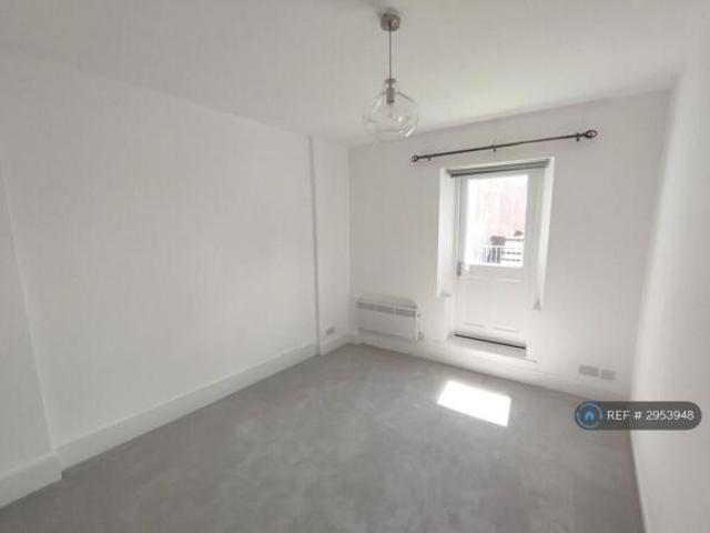 2 bedroom flat for rent in Clarence Square, Brighton, BN1