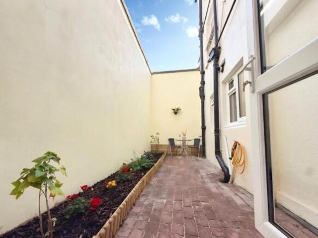 2 bedroom flat for rent in Clarence Square, Brighton, East Sussex, BN1