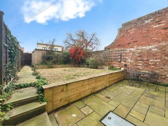 2 bedroom flat for rent in Clarence Square, Pittville, Cheltenham, GL50