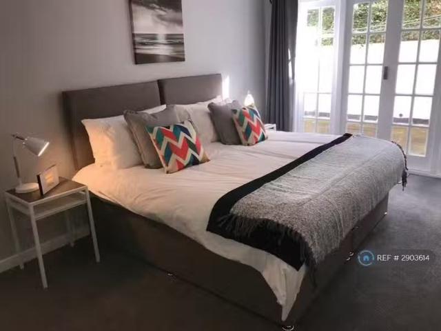 2 bedroom flat for rent in Clarendon Square, Leamington Spa, C.