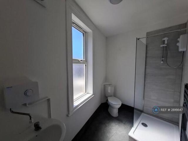 2 bedroom flat for rent in Clarendon Road, London, SW19