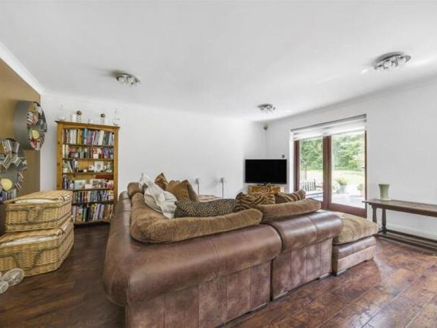 2 bedroom flat for rent in Clarendon Road, Sevenoaks, TN13