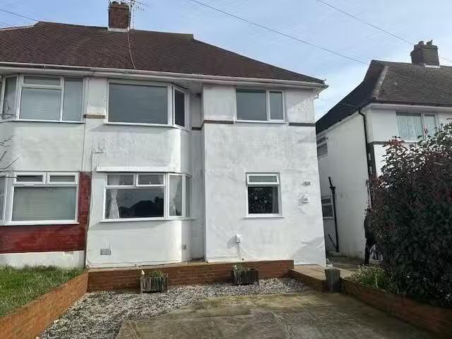 2 bedroom flat for rent in Clarke Avenue, Hove, BN3