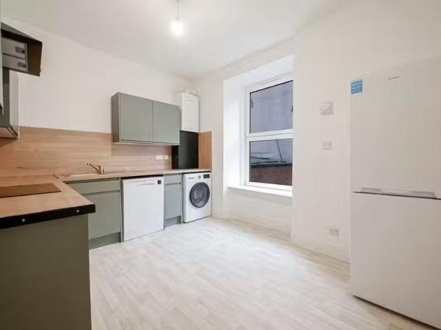 2 bedroom flat for rent in Cleghorn Street, Dundee, DD2