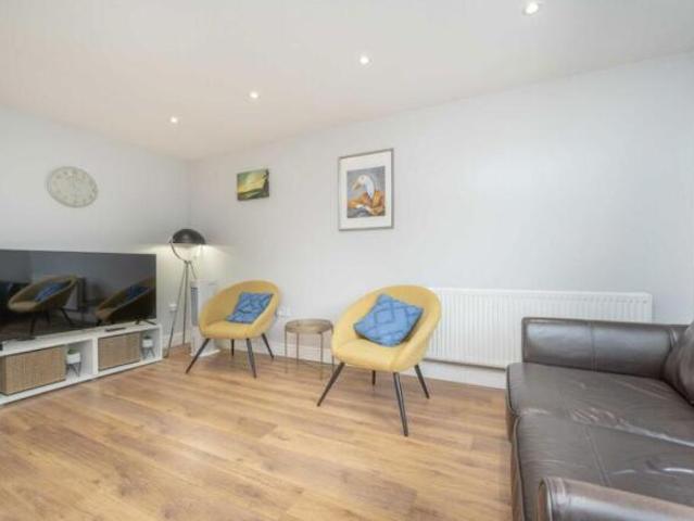 2 bedroom flat for rent in Clement Close, Chiswick, W4