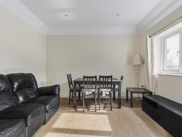 2 bedroom flat for rent in Clifford Avenue, East Sheen, London, SW14