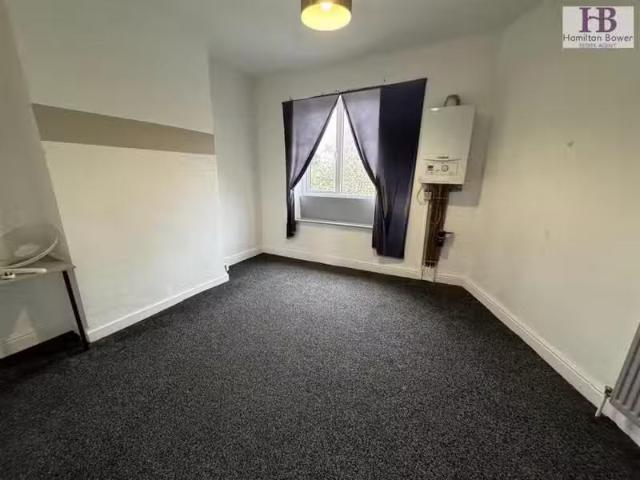 2 bedroom flat for rent in Cliffe Road, Bradford, BD3