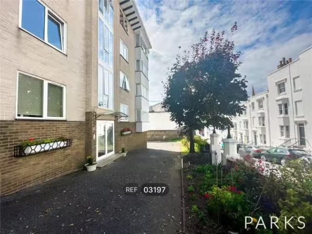 2 bedroom flat for rent in Clifton Place, Brighton, East Susin.