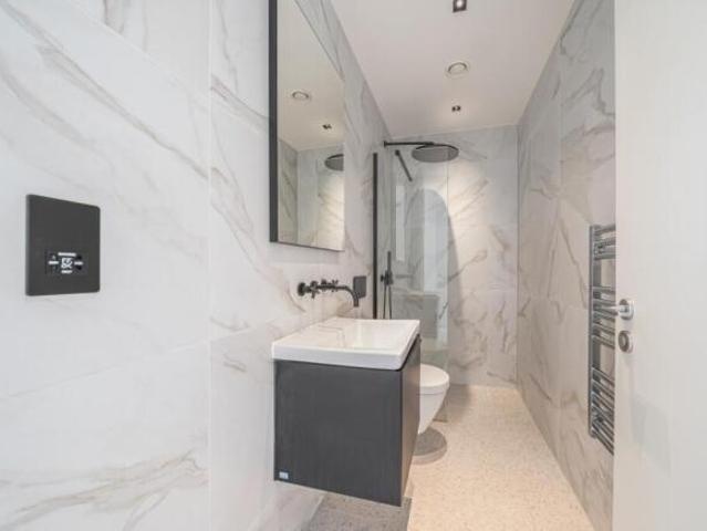 2 bedroom flat for rent in Cluny Mews London SW5