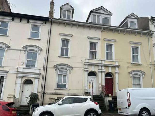 2 bedroom flat for rent in Clytha Square NP20