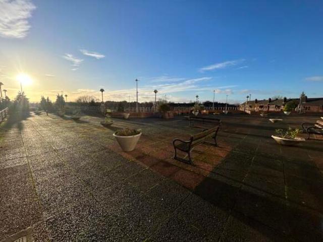2 bedroom flat for rent in Crow Road, Anniesland, G13