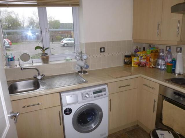2 bedroom flat for rent in Crowe Road, Bedford, MK40