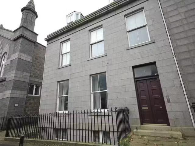 2 bedroom flat for rent in Crown Terrace, City Centre, Aberdee.