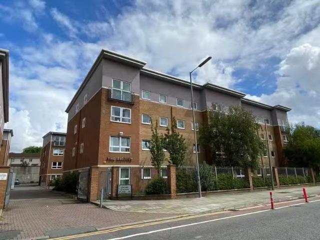 2 bedroom flat for rent in Crown Station Place, Edge Hill, Liv.
