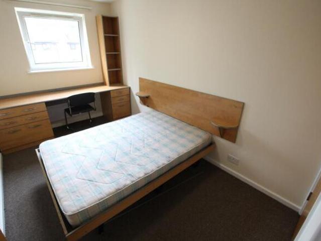 2 bedroom flat for rent in Crown Station Place, Edge Hill, Liverpool, L7
