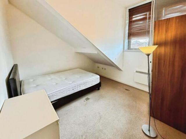 2 bedroom flat for rent in Crown Street, Leeds, LS2