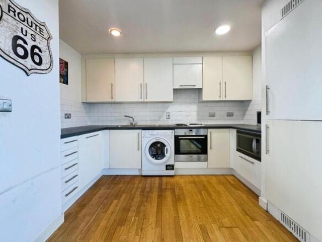 2 bedroom flat for rent in Crown Street, Leeds, West Yorkshire, LS2