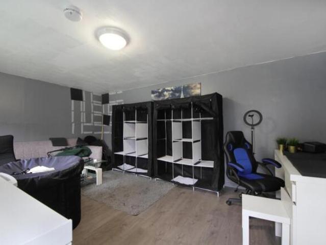2 bedroom flat for rent in Crowther Avenue, TW8