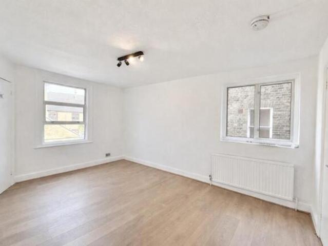 2 bedroom flat for rent in Croxley Road, W9