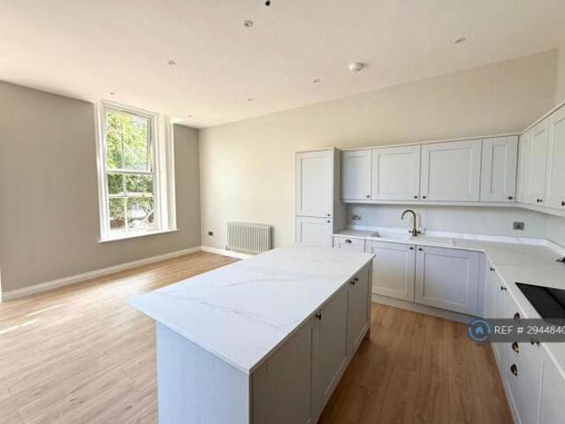 2 bedroom flat for rent in Croxteth Road, Liverpool, L8