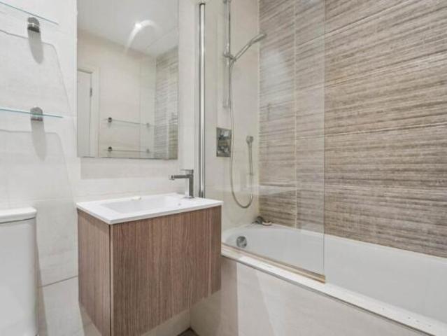 2 bedroom flat for rent in Croxted Rd, Herne Hill SE24