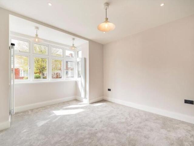 2 bedroom flat for rent in Croft Gardens, Northfields, W7