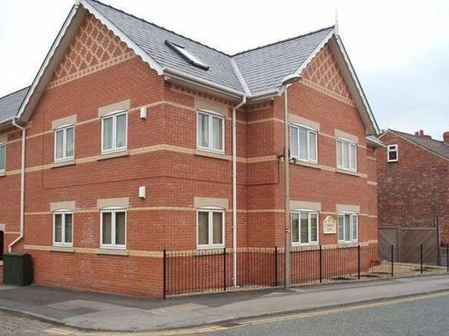 2 bedroom flat for rent in Crompton Court Ashton WN4
