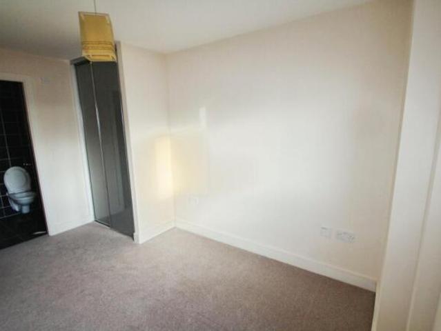 2 bedroom flat for rent in Cromwell Court, Leeds, LS10