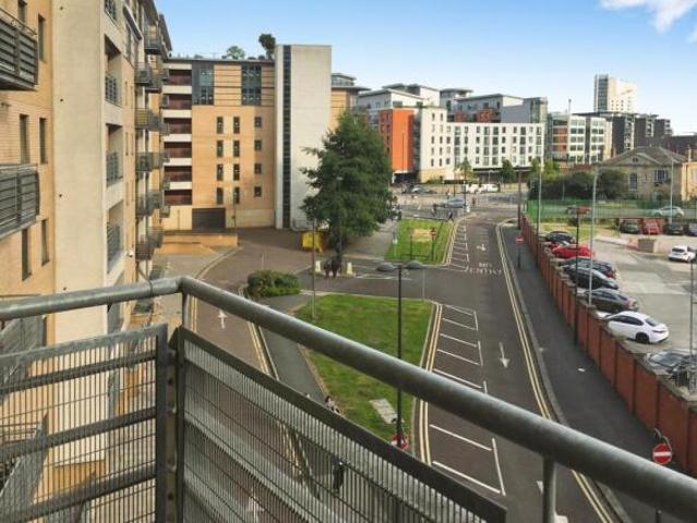 2 bedroom flat for rent in Cromwell Court, Leeds, LS10