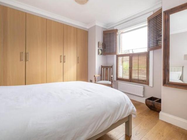 2 bedroom flat for rent in Crooked Billet London SW19