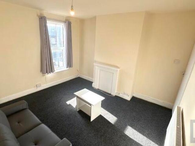2 bedroom flat for rent in Crookesmoor Road, Sheffield, S6
